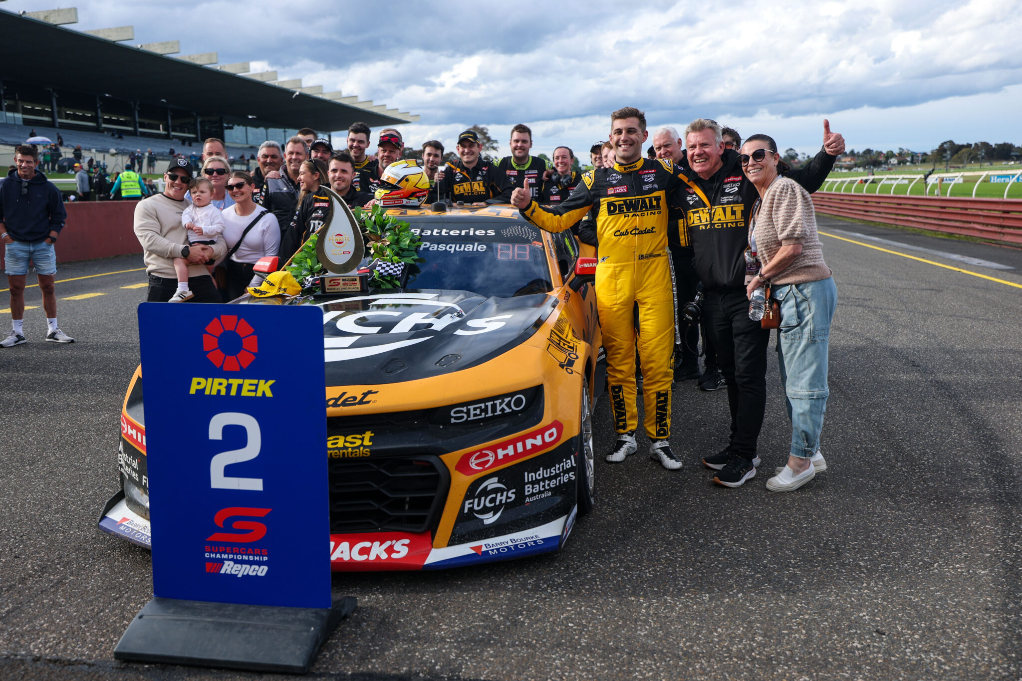 Team 18 shines in Second at Sandown in the rain | Team 18